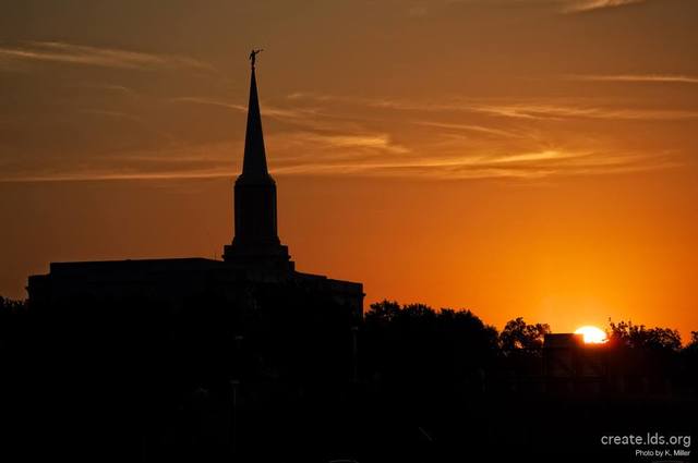10 imagens fantásticas de templos ao pôr do sol