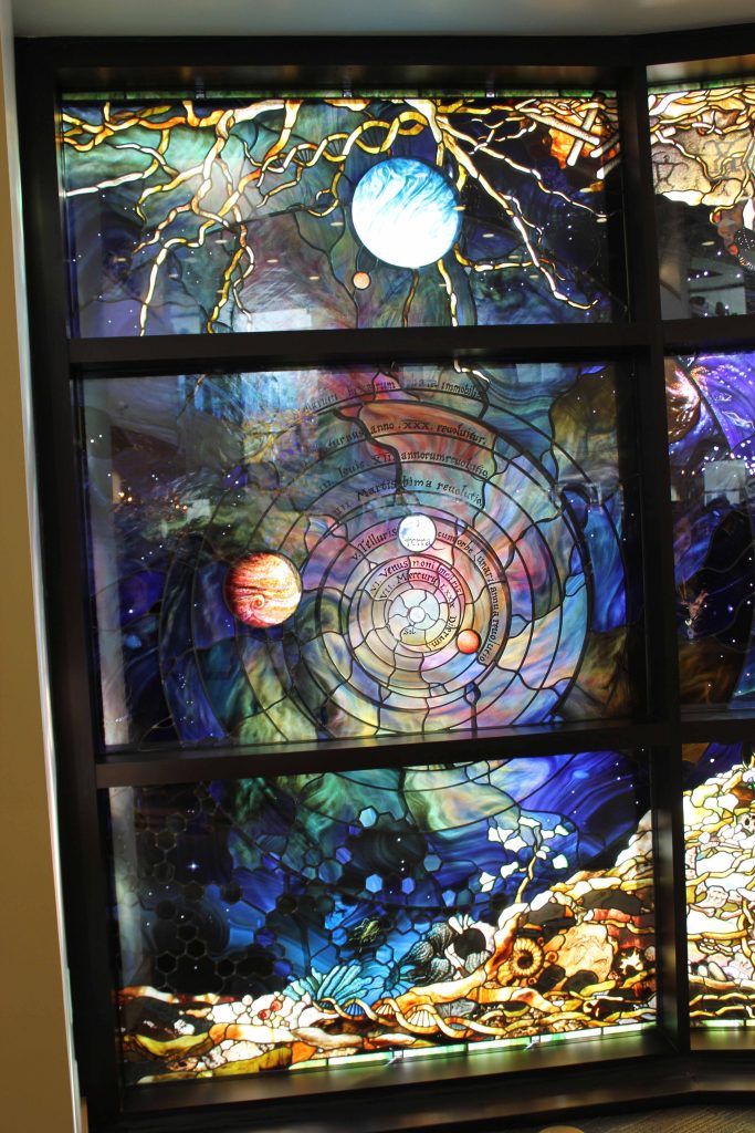 Artista SUD cria o "Vitral mais espetacular do século passado"