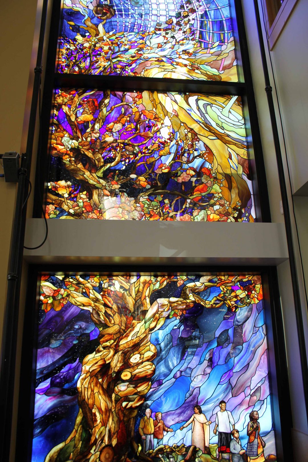 Artista SUD cria o "Vitral mais espetacular do século passado"