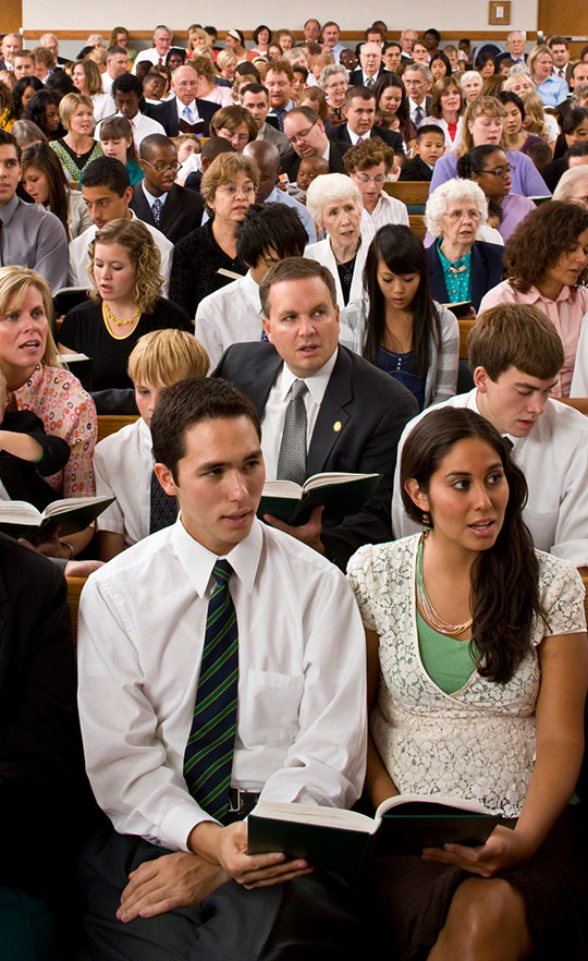 É verdade que os mórmons ficam três horas na Igreja aos domingos?